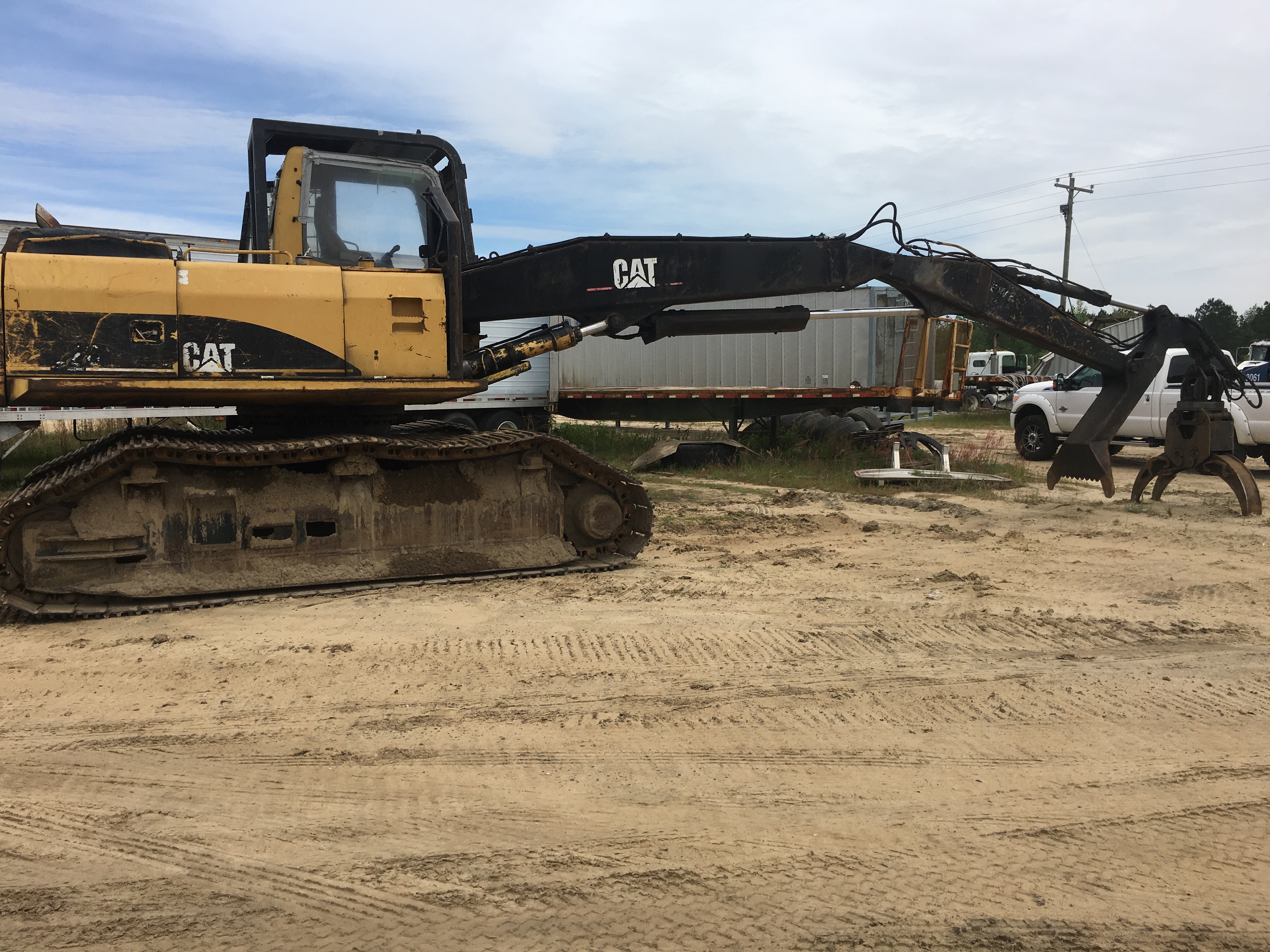 Equipment :: 322 Caterpillar Log Loader :: Lanier Equipment